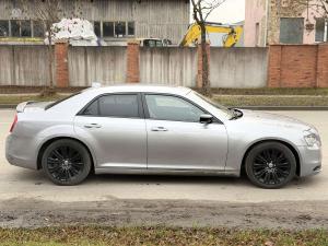 Grey Chrysler 300C 2015 in Siauliai, with an engine capacity of 3.60 L and mileage of 169 thousand km for 6900 €, photo 5 on AUTOMOTO.COM.LV