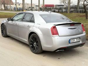 Grey Chrysler 300C 2015 in Siauliai, with an engine capacity of 3.60 L and mileage of 169 thousand km for 6900 €, photo 8 on AUTOMOTO.COM.LV
