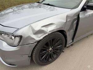 Grey Chrysler 300C 2015 in Siauliai, with an engine capacity of 3.60 L and mileage of 169 thousand km for 6900 €, photo 10 on AUTOMOTO.COM.LV