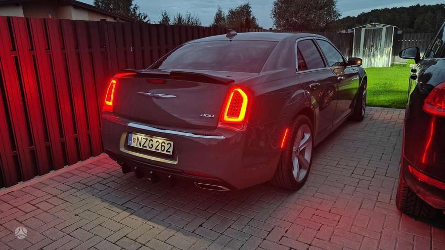Серый Крайслер 300C 2018 в Каунас, объемом двигателя 3.60 л и пробегом 184 тыс. км за 14300 €, фото 4 на AUTOMOTO.COM.LV