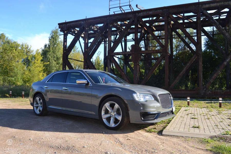 Серый Крайслер 300C 2018 в Каунас, объемом двигателя 3.60 л и пробегом 184 тыс. км за 14300 €, фото 7 на AUTOMOTO.COM.LV