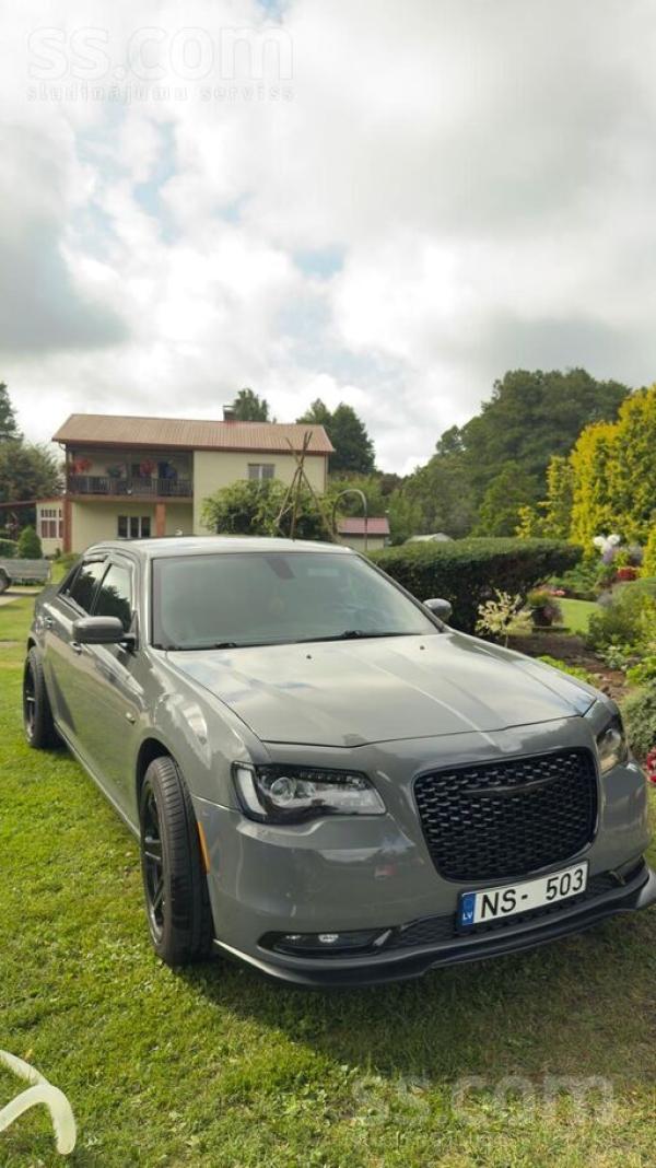 Grey Chrysler 300C 2019 in Limbazi, with an engine capacity of 3.60 L and mileage of 188 thousand km for 17500 €, photo 1 on AUTOMOTO.COM.LV