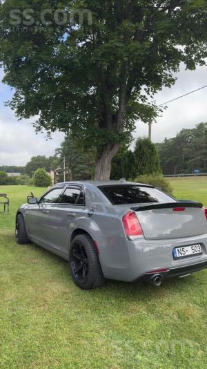 Grey Chrysler 300C 2019 in Limbazi, with an engine capacity of 3.60 L and mileage of 188 thousand km for 17500 €, photo 4 on AUTOMOTO.COM.LV