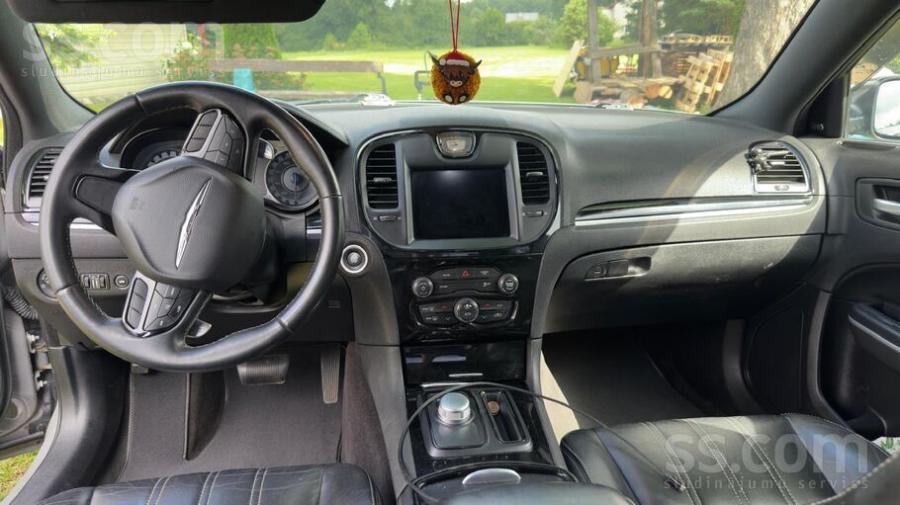 Grey Chrysler 300C 2019 in Limbazi, with an engine capacity of 3.60 L and mileage of 188 thousand km for 17500 €, photo 5 on AUTOMOTO.COM.LV