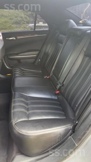 Grey Chrysler 300C 2019 in Limbazi, with an engine capacity of 3.60 L and mileage of 188 thousand km for 17500 €, photo 6 on AUTOMOTO.COM.LV