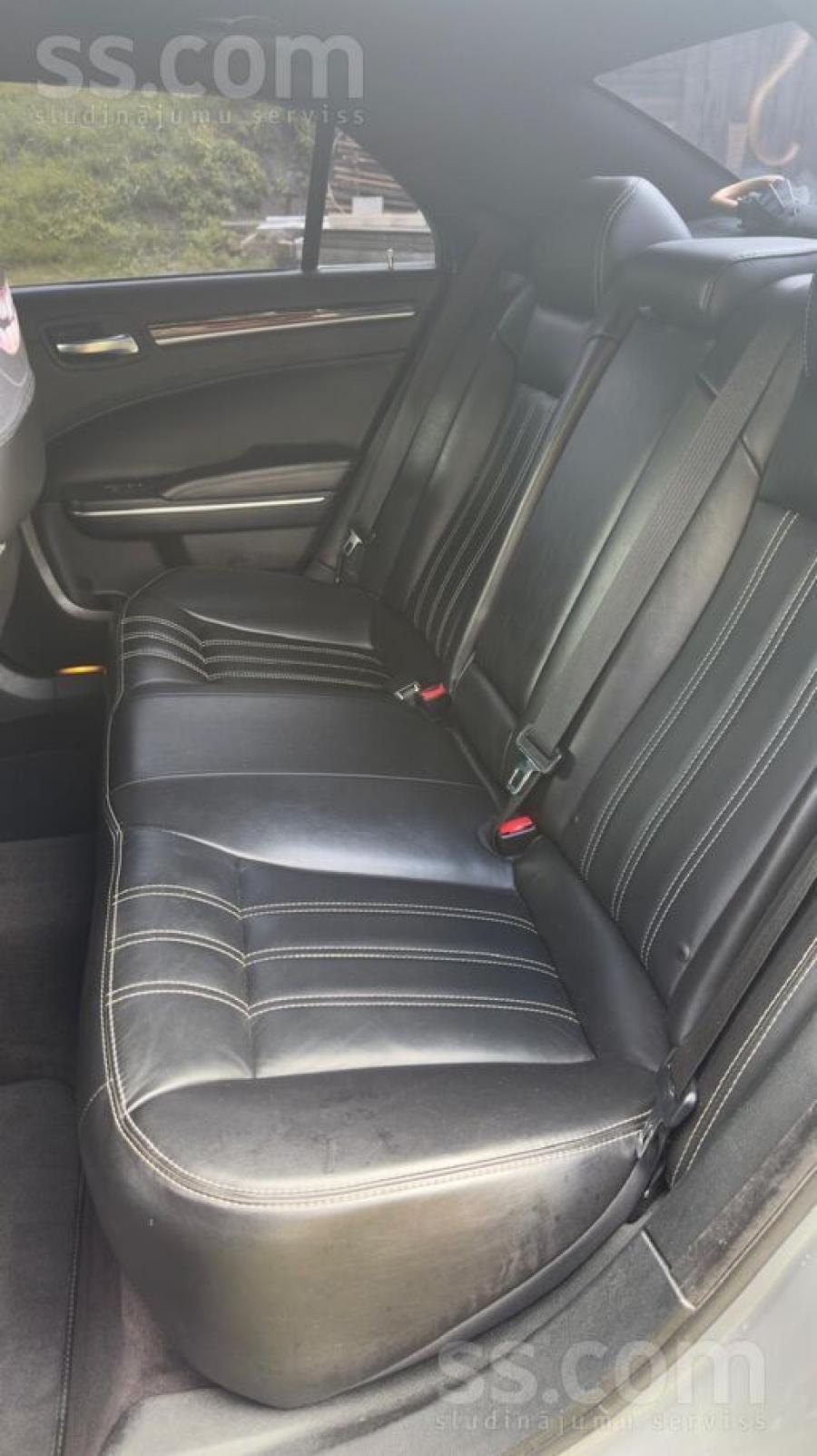 Grey Chrysler 300C 2019 in Limbazi, with an engine capacity of 3.60 L and mileage of 188 thousand km for 17500 €, photo 6 on AUTOMOTO.COM.LV