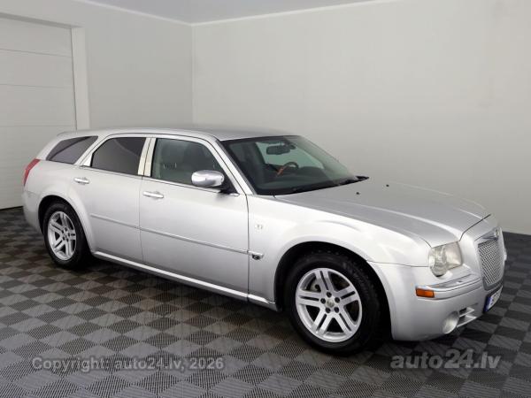 Pelēks Chrysler 300C 2005 Tallina, ar dzinēja tilpumu 3.00 L un nobraukumu 276 tūkst. km par 2999 €, foto 1 vietnē AUTOMOTO.COM.LV