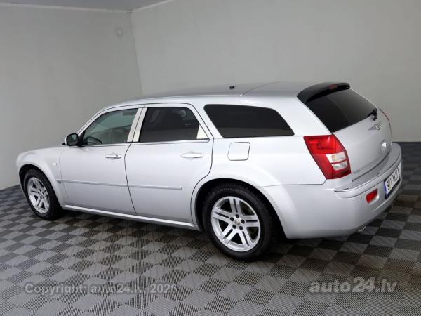 Grey Chrysler 300C 2005 in Tallinn, with an engine capacity of 3.00 L and mileage of 276 thousand km for 2999 €, photo 4 on AUTOMOTO.COM.LV