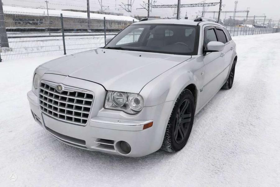 Grey Chrysler 300C 2006 in Siauliai, with an engine capacity of 3.00 L and mileage of 367 thousand km for 2950 €, photo 1 on AUTOMOTO.COM.LV