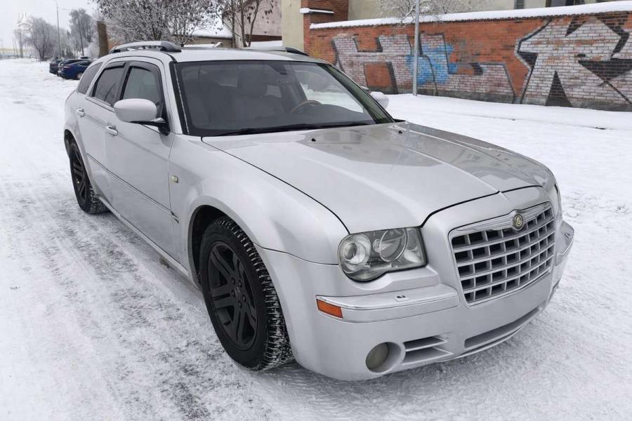 Grey Chrysler 300C 2006 in Siauliai, with an engine capacity of 3.00 L and mileage of 367 thousand km for 2950 €, photo 3 on AUTOMOTO.COM.LV