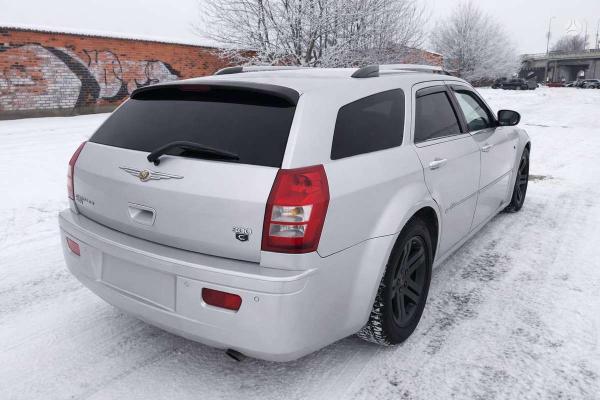 Pelēks Chrysler 300C 2006 Šauļi, ar dzinēja tilpumu 3.00 L un nobraukumu 367 tūkst. km par 2950 €, foto 4 vietnē AUTOMOTO.COM.LV