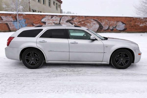 Pelēks Chrysler 300C 2006 Šauļi, ar dzinēja tilpumu 3.00 L un nobraukumu 367 tūkst. km par 2950 €, foto 7 vietnē AUTOMOTO.COM.LV