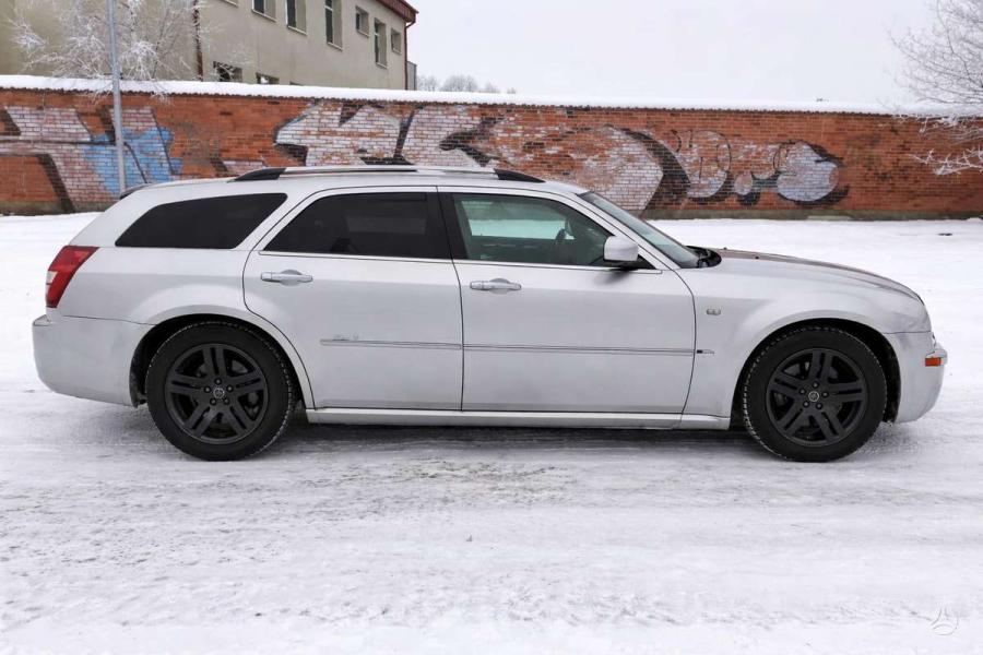 Grey Chrysler 300C 2006 in Siauliai, with an engine capacity of 3.00 L and mileage of 367 thousand km for 2950 €, photo 7 on AUTOMOTO.COM.LV