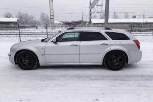 Grey Chrysler 300C 2006 in Siauliai, with an engine capacity of 3.00 L and mileage of 367 thousand km for 2950 €, photo 8 on AUTOMOTO.COM.LV