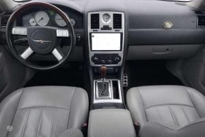 Grey Chrysler 300C 2006 in Siauliai, with an engine capacity of 3.00 L and mileage of 367 thousand km for 2950 €, photo 9 on AUTOMOTO.COM.LV