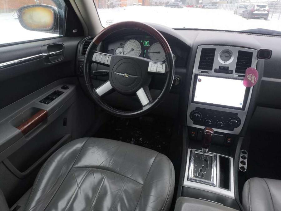 Grey Chrysler 300C 2006 in Siauliai, with an engine capacity of 3.00 L and mileage of 367 thousand km for 2950 €, photo 10 on AUTOMOTO.COM.LV