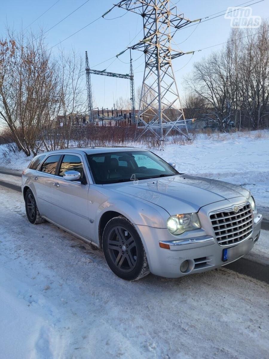 Pelēks Chrysler 300C 2006 Viļņa, ar dzinēja tilpumu 3.50 L un nobraukumu 376 tūkst. km par 3400 €, foto 2 vietnē AUTOMOTO.COM.LV