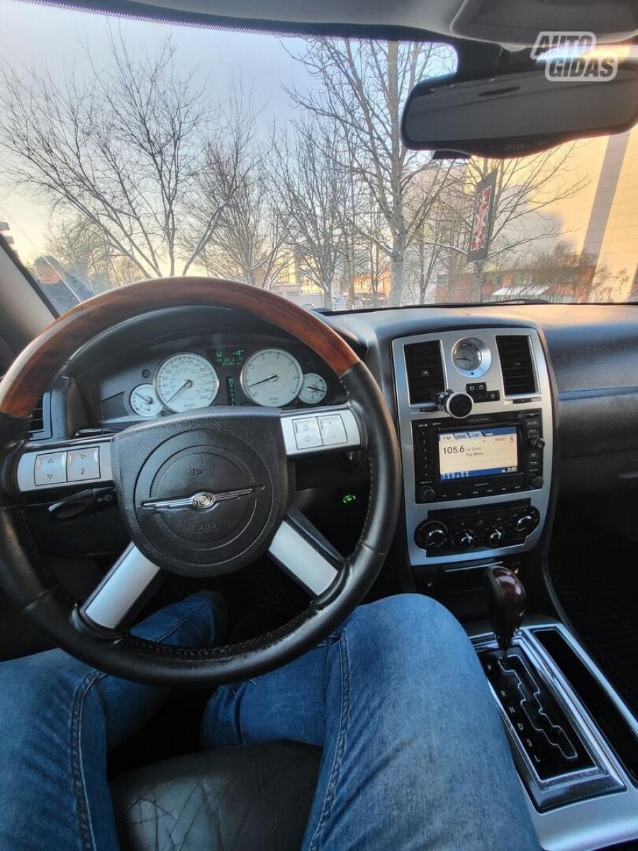 Pelēks Chrysler 300C 2006 Viļņa, ar dzinēja tilpumu 3.50 L un nobraukumu 376 tūkst. km par 3400 €, foto 8 vietnē AUTOMOTO.COM.LV