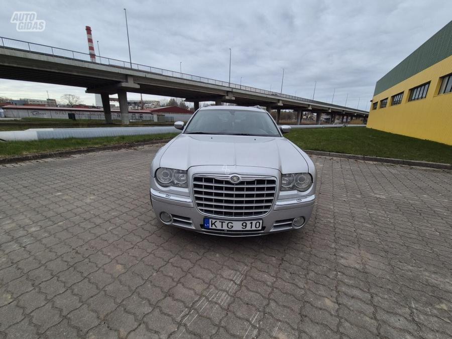Серый Крайслер 300C 2006 в Клайпеда, объемом двигателя 3.00 л и пробегом 409 тыс. км за 1800 €, фото 3 на AUTOMOTO.COM.LV