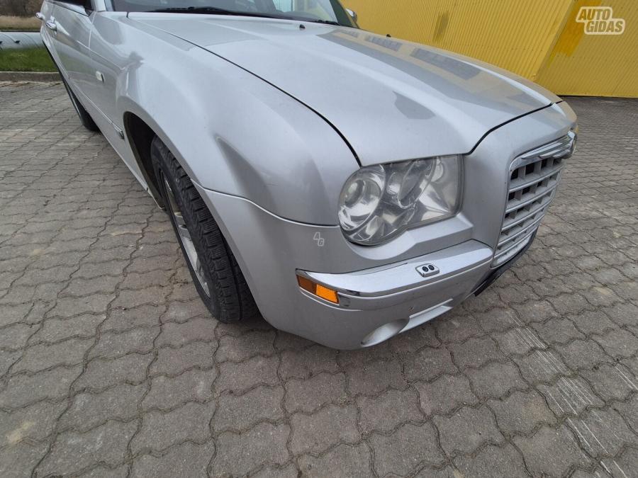 Серый Крайслер 300C 2006 в Клайпеда, объемом двигателя 3.00 л и пробегом 409 тыс. км за 1800 €, фото 13 на AUTOMOTO.COM.LV