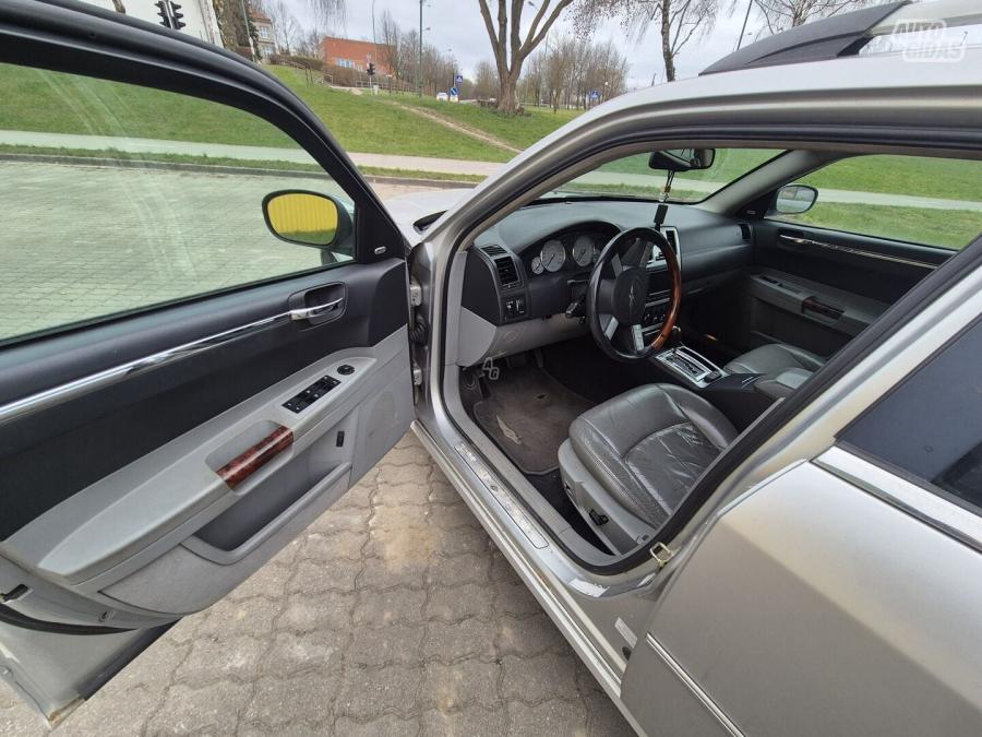 Серый Крайслер 300C 2006 в Клайпеда, объемом двигателя 3.00 л и пробегом 409 тыс. км за 1800 €, фото 19 на AUTOMOTO.COM.LV