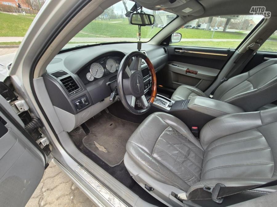 Серый Крайслер 300C 2006 в Клайпеда, объемом двигателя 3.00 л и пробегом 409 тыс. км за 1800 €, фото 20 на AUTOMOTO.COM.LV