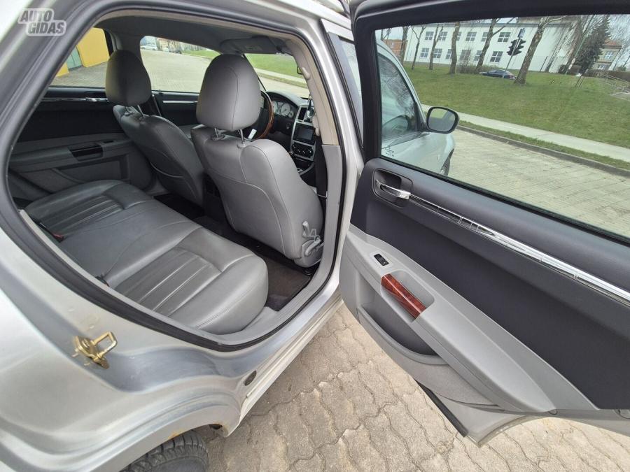 Серый Крайслер 300C 2006 в Клайпеда, объемом двигателя 3.00 л и пробегом 409 тыс. км за 1800 €, фото 23 на AUTOMOTO.COM.LV