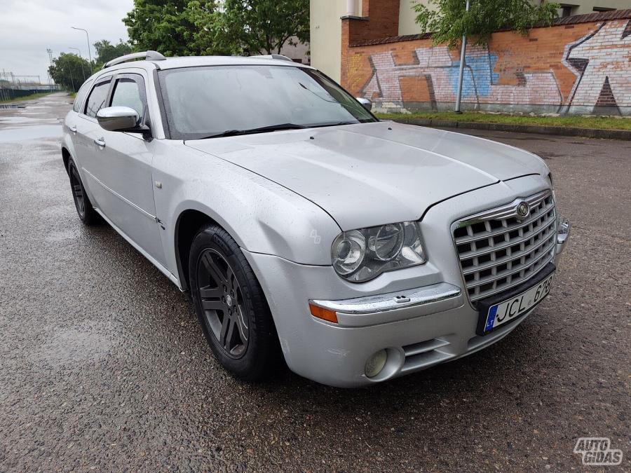 Grey Chrysler 300C 2006 in Siauliai, with an engine capacity of 3.00 L and mileage of 367 thousand km for 2350 €, photo 4 on AUTOMOTO.COM.LV