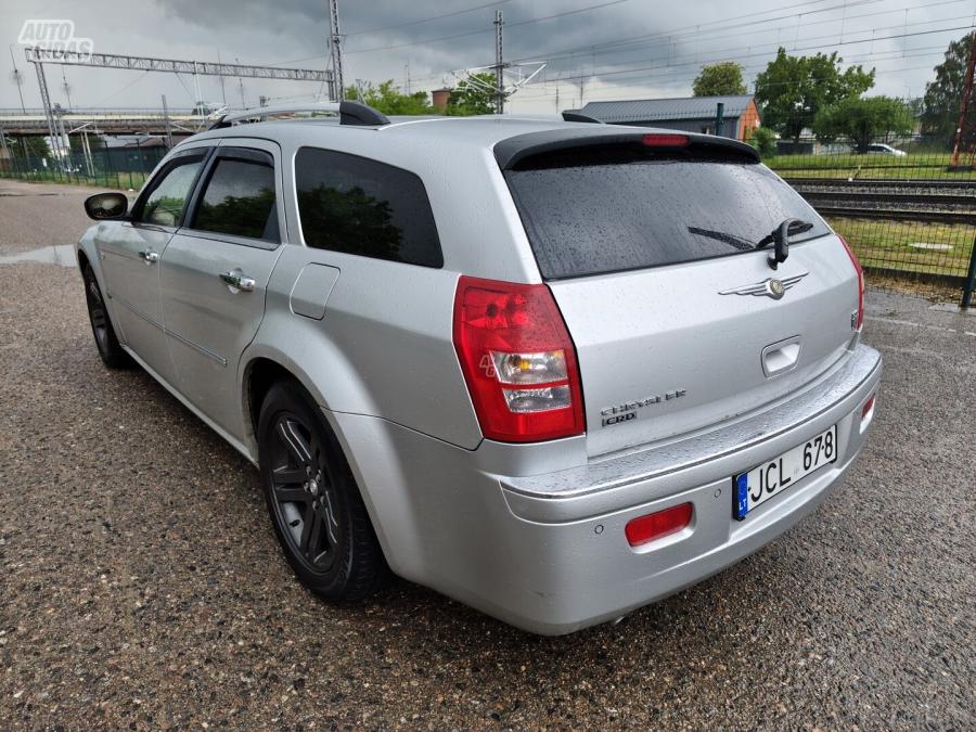 Grey Chrysler 300C 2006 in Siauliai, with an engine capacity of 3.00 L and mileage of 367 thousand km for 2350 €, photo 7 on AUTOMOTO.COM.LV