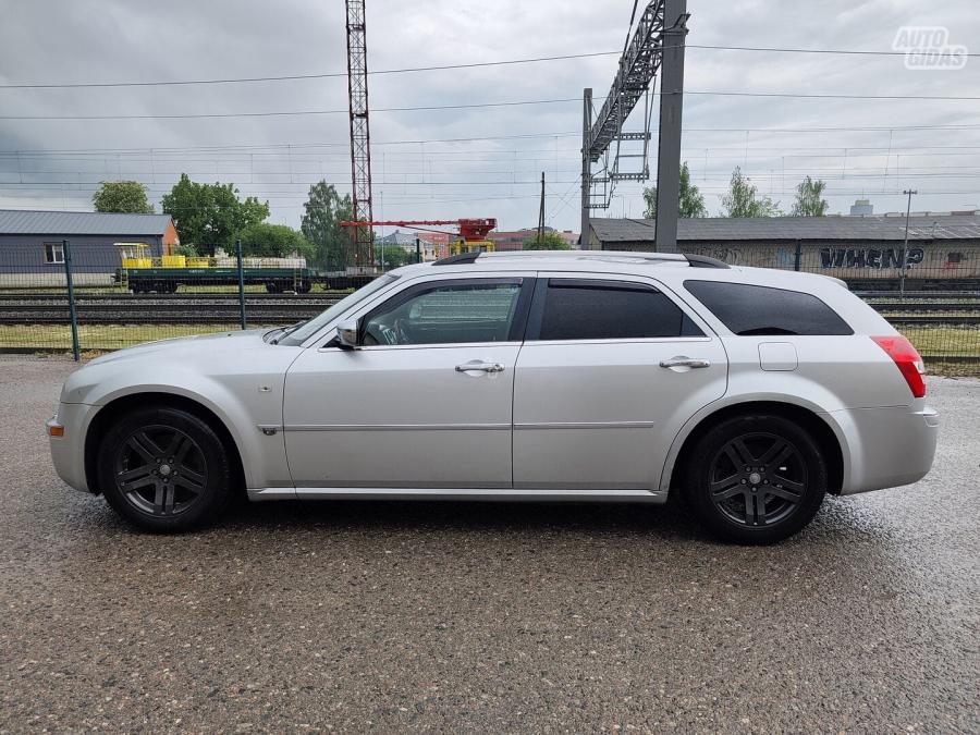 Grey Chrysler 300C 2006 in Siauliai, with an engine capacity of 3.00 L and mileage of 367 thousand km for 2350 €, photo 9 on AUTOMOTO.COM.LV