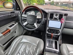 Grey Chrysler 300C 2006 in Siauliai, with an engine capacity of 3.00 L and mileage of 367 thousand km for 2350 €, photo 11 on AUTOMOTO.COM.LV