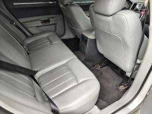 Grey Chrysler 300C 2006 in Siauliai, with an engine capacity of 3.00 L and mileage of 367 thousand km for 2350 €, photo 16 on AUTOMOTO.COM.LV