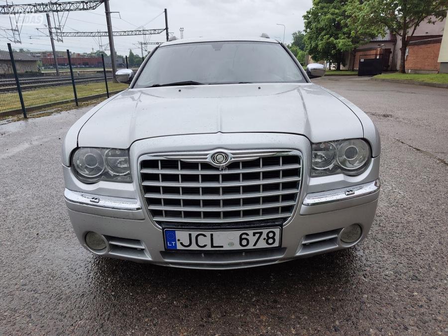 Pelēks Chrysler 300C 2006 Šauļi, ar dzinēja tilpumu 3.00 L un nobraukumu 367 tūkst. km par 2350 €, foto 3 vietnē AUTOMOTO.COM.LV