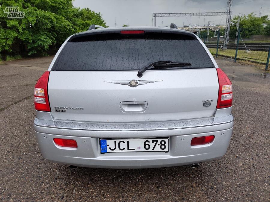 Pelēks Chrysler 300C 2006 Šauļi, ar dzinēja tilpumu 3.00 L un nobraukumu 367 tūkst. km par 2350 €, foto 6 vietnē AUTOMOTO.COM.LV