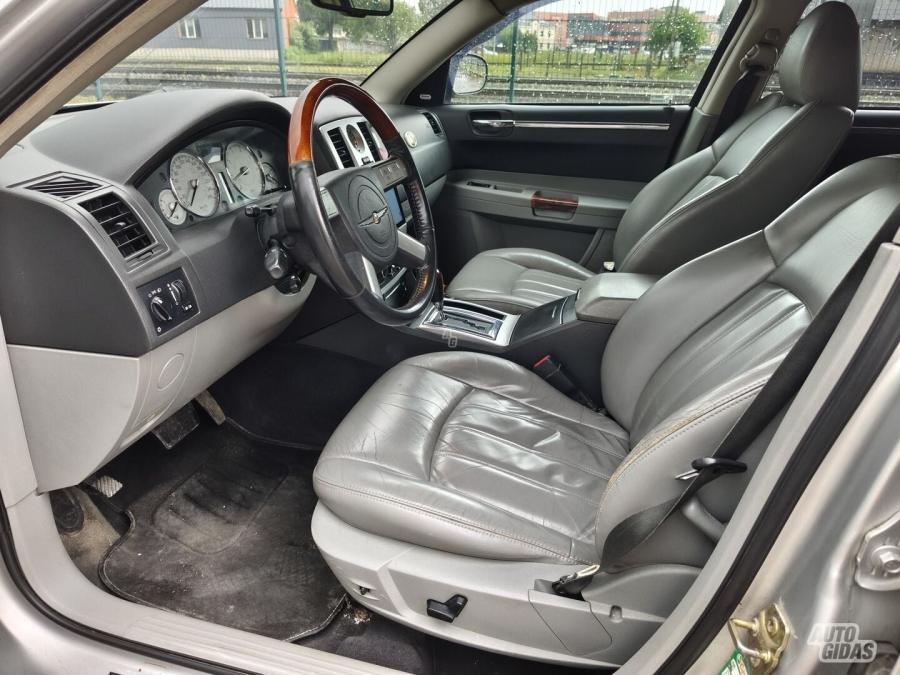 Pelēks Chrysler 300C 2006 Šauļi, ar dzinēja tilpumu 3.00 L un nobraukumu 367 tūkst. km par 2350 €, foto 10 vietnē AUTOMOTO.COM.LV