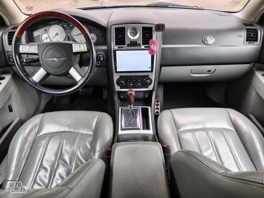 Pelēks Chrysler 300C 2006 Šauļi, ar dzinēja tilpumu 3.00 L un nobraukumu 367 tūkst. km par 2350 €, foto 12 vietnē AUTOMOTO.COM.LV