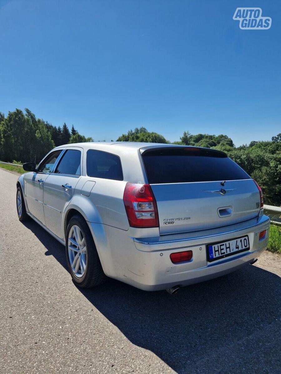 Grey Chrysler 300C 2006 in Kaunas, with an engine capacity of 3.00 L and mileage of 321 thousand km for 2400 €, photo 5 on AUTOMOTO.COM.LV