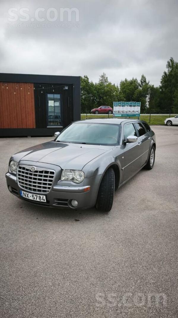 Pelēks Chrysler 300C 2006 Rīga, ar dzinēja tilpumu 3.00 L un nobraukumu 301 tūkst. km par 3000 €, foto 7 vietnē AUTOMOTO.COM.LV