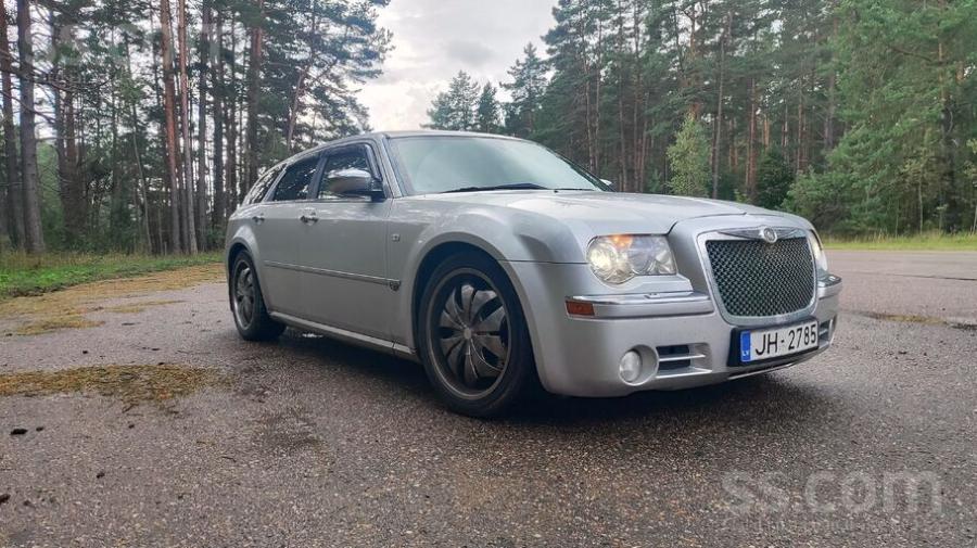 Pelēks Chrysler 300C 2006 Daugavpils, ar dzinēja tilpumu 5.70 L un nobraukumu 280 tūkst. km par 3300 €, foto 1 vietnē AUTOMOTO.COM.LV