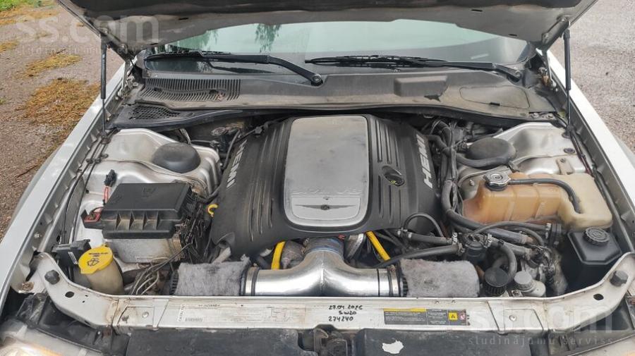 Pelēks Chrysler 300C 2006 Daugavpils, ar dzinēja tilpumu 5.70 L un nobraukumu 280 tūkst. km par 3300 €, foto 8 vietnē AUTOMOTO.COM.LV