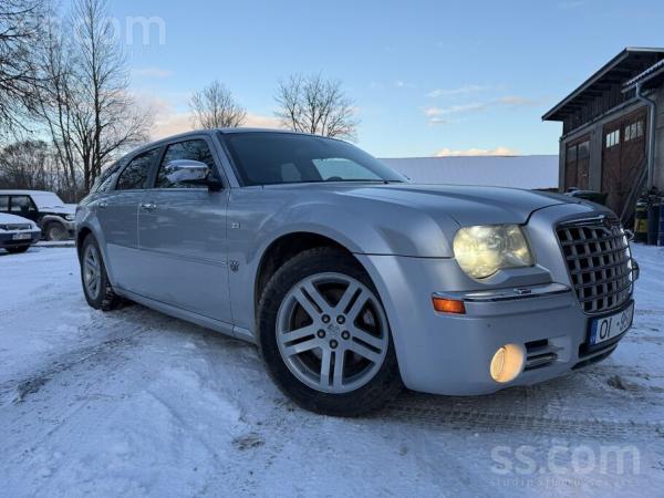 Pelēks Chrysler 300C 2007 Madona, ar dzinēja tilpumu 3.00 L un nobraukumu 290 tūkst. km par 3500 €, foto 2 vietnē AUTOMOTO.COM.LV