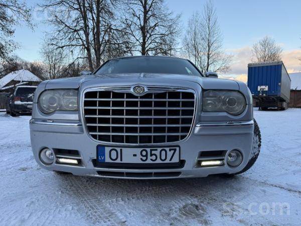Pelēks Chrysler 300C 2007 Madona, ar dzinēja tilpumu 3.00 L un nobraukumu 290 tūkst. km par 3500 €, foto 3 vietnē AUTOMOTO.COM.LV