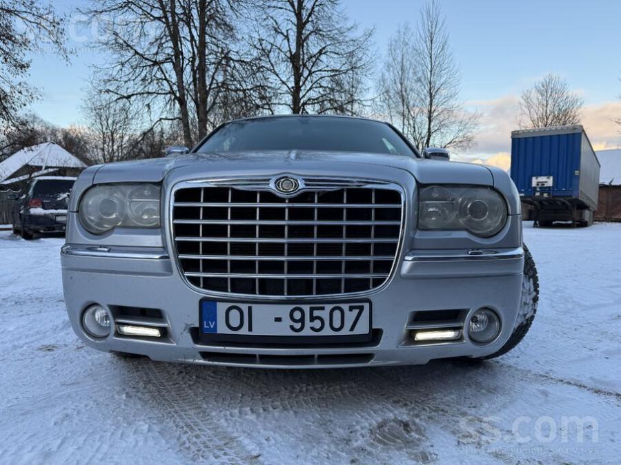 Grey Chrysler 300C 2007 in Madona, with an engine capacity of 3.00 L and mileage of 290 thousand km for 3500 €, photo 3 on AUTOMOTO.COM.LV