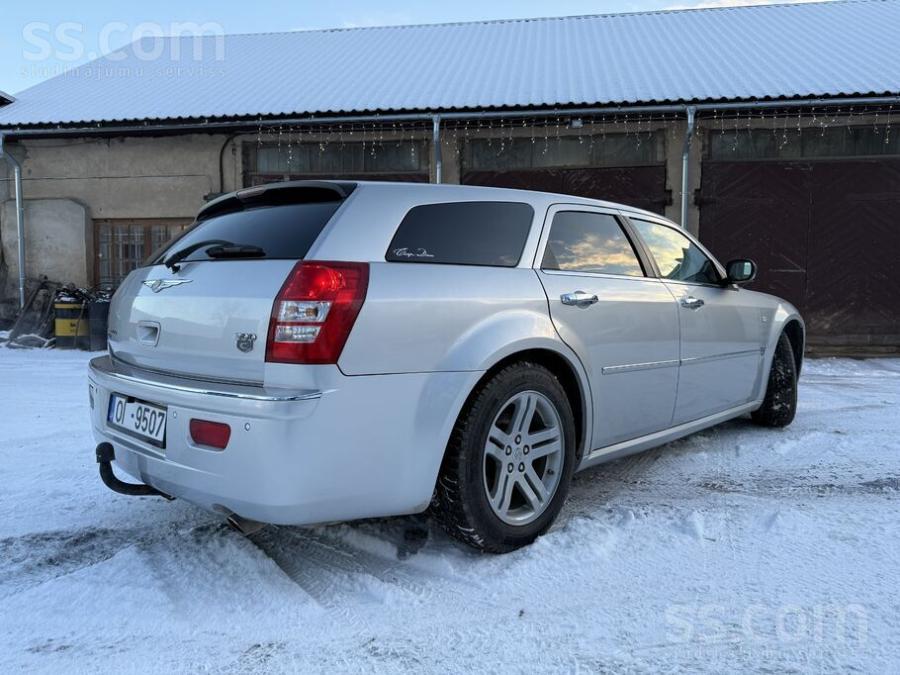 Grey Chrysler 300C 2007 in Madona, with an engine capacity of 3.00 L and mileage of 290 thousand km for 3500 €, photo 5 on AUTOMOTO.COM.LV