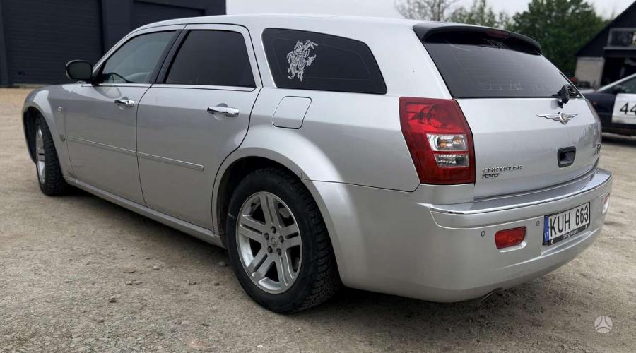 Grey Chrysler 300C 2007 in Klaipeda, with an engine capacity of 2.99 L and mileage of 311 thousand km for 2600 €, photo 7 on AUTOMOTO.COM.LV