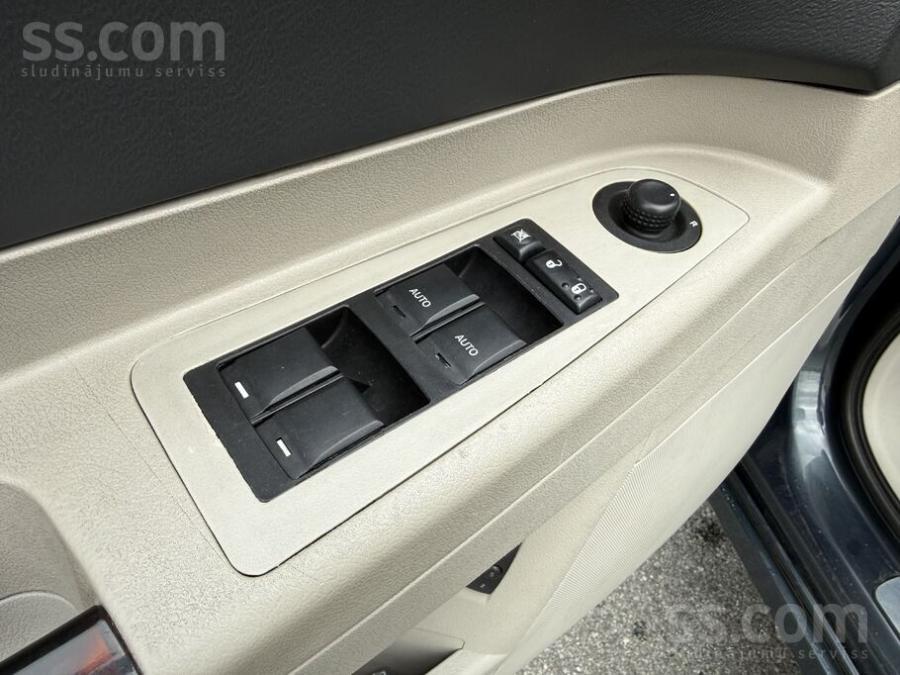 Pelēks Chrysler 300C 2007 Rīga, ar dzinēja tilpumu 3.00 L un nobraukumu 245 tūkst. km par 2900 €, foto 10 vietnē AUTOMOTO.COM.LV