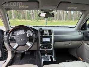 Pelēks Chrysler 300C 2007 Rīga, ar dzinēja tilpumu 3.00 L un nobraukumu 245 tūkst. km par 2900 €, foto 12 vietnē AUTOMOTO.COM.LV