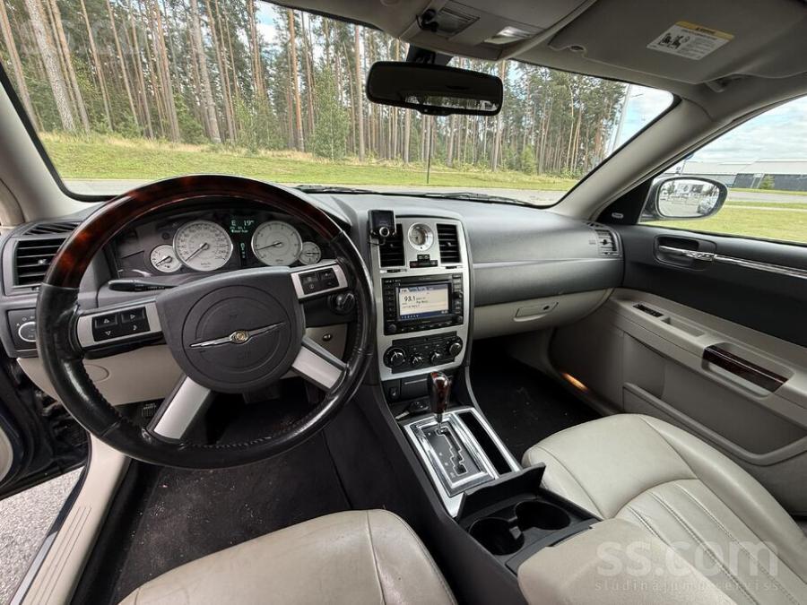 Pelēks Chrysler 300C 2007 Rīga, ar dzinēja tilpumu 3.00 L un nobraukumu 245 tūkst. km par 2900 €, foto 14 vietnē AUTOMOTO.COM.LV