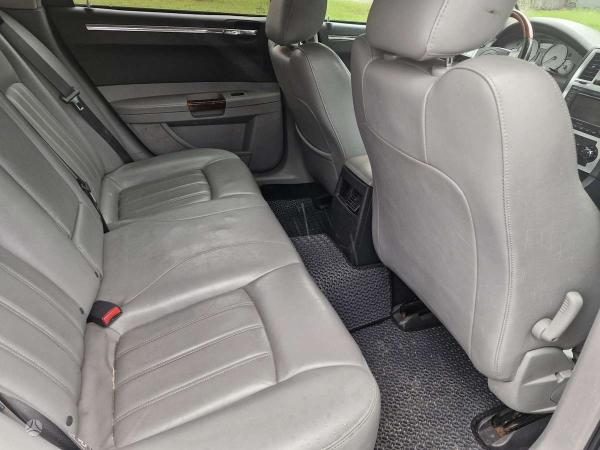 Grey Chrysler 300C 2007 in Klaipeda, with an engine capacity of 0.30 L and mileage of 334 thousand km for 2000 €, photo 2 on AUTOMOTO.COM.LV