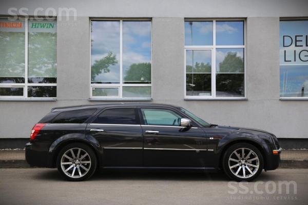 Grey Chrysler 300C 2010 in Riga, with an engine capacity of 3.00 L and mileage of 379 thousand km for 5495 €, photo 3 on AUTOMOTO.COM.LV